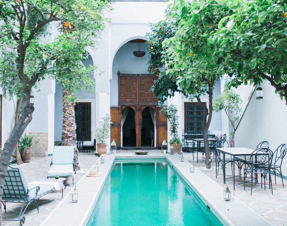 Gradina Feng Shui | Fantana Feng Shui exterior | Curtea Feng Shui ...